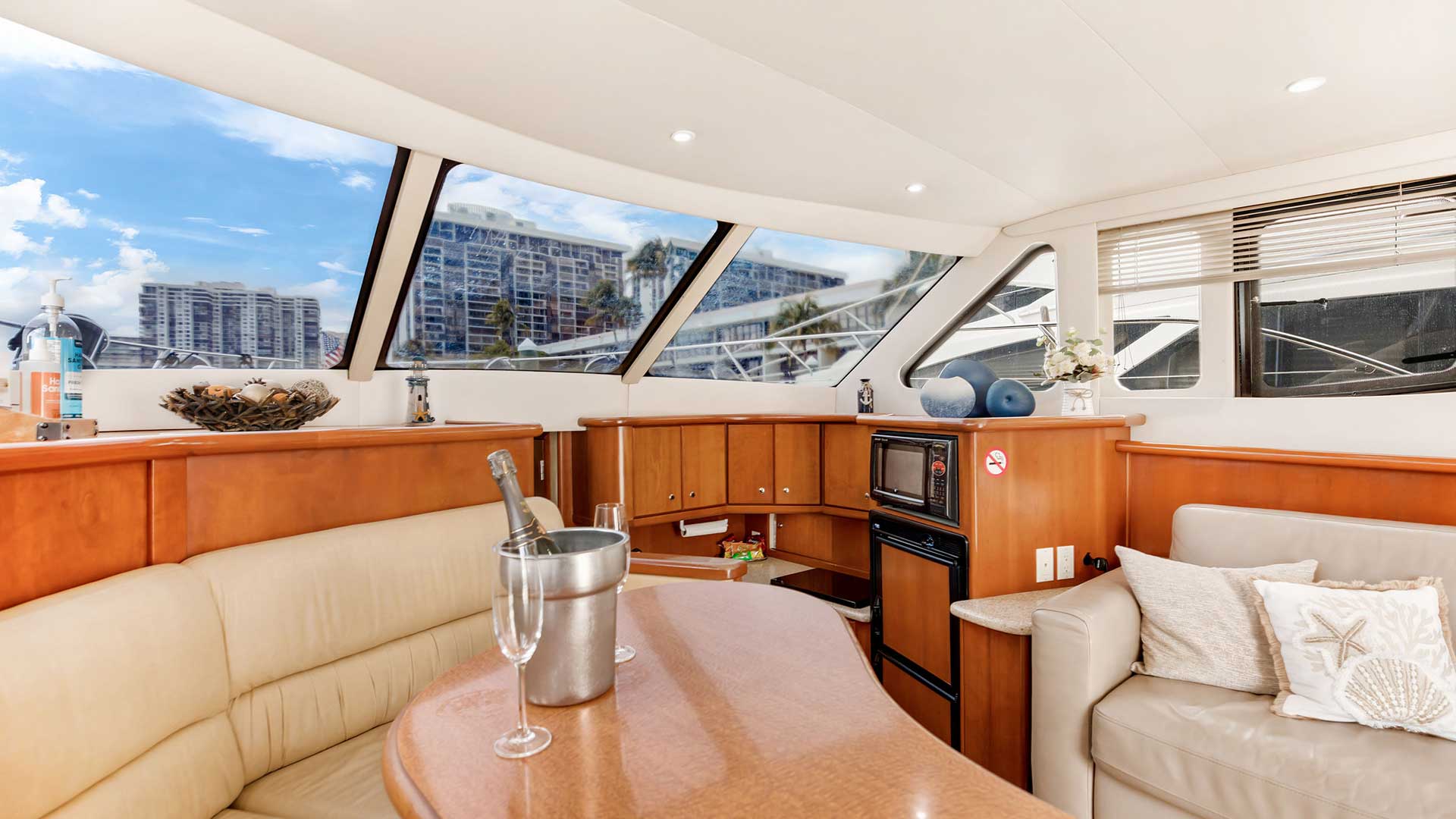 Featured Yachts | Rent a Yacht | Miami Luxury Yacht Rentals | FL